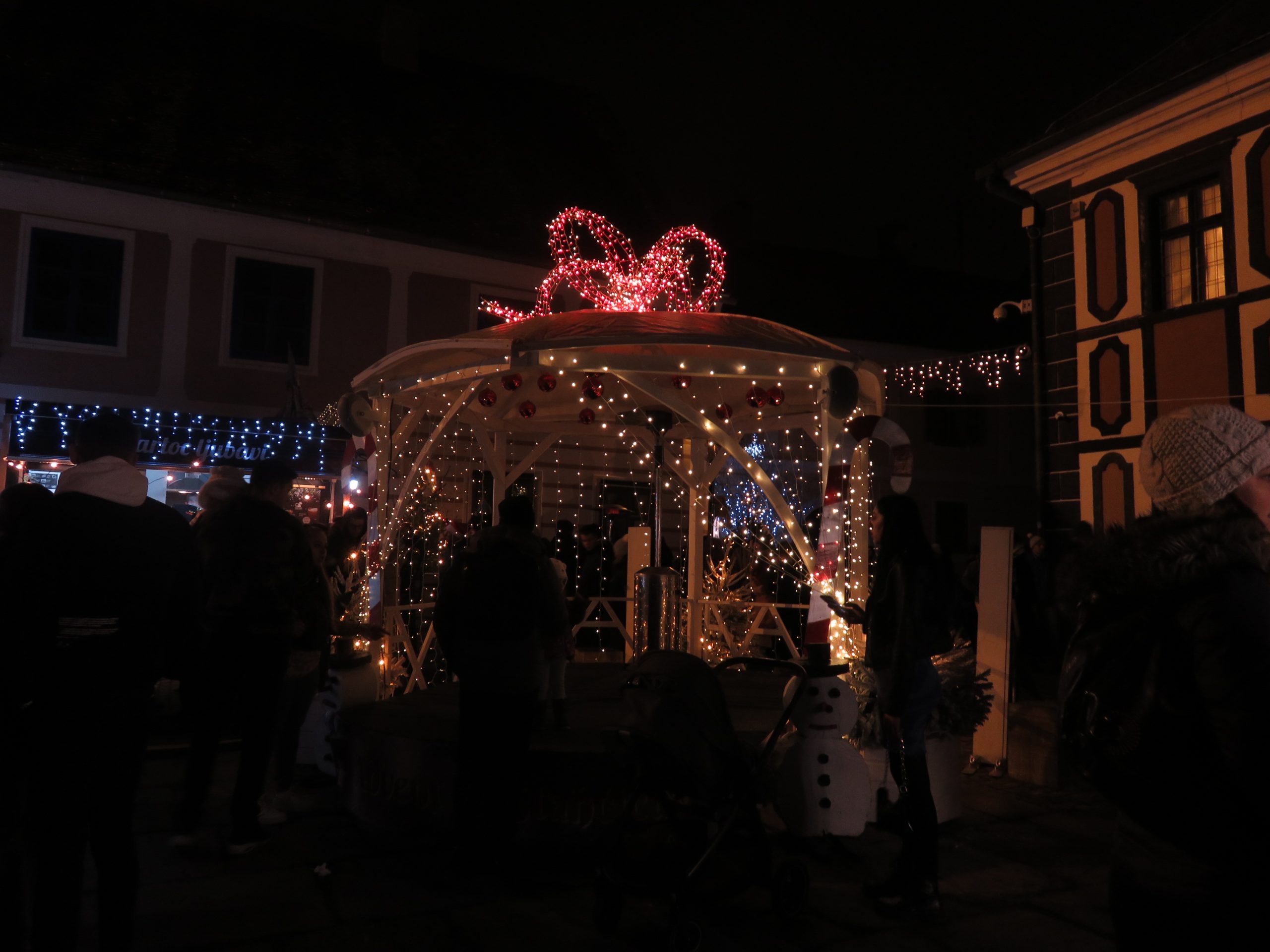 Christmas bliss: Cherish shared moments with loved ones! - Pressedan